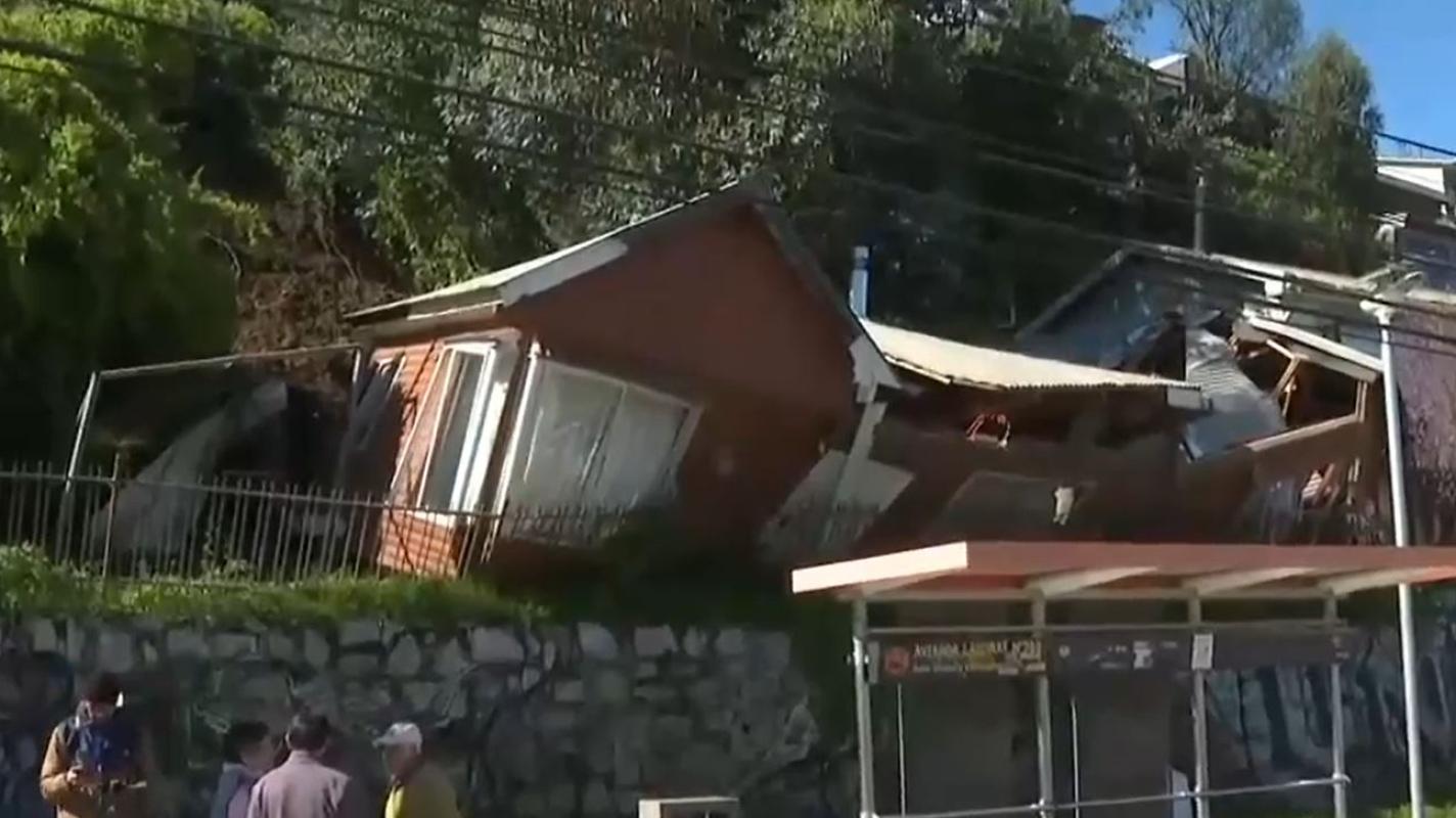 Derrumbe de cerro destruyó casa en Tomé | T13